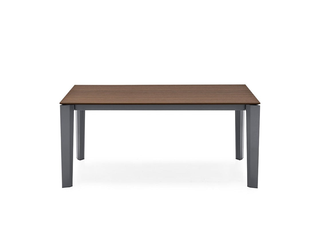 The contemporary Omnia extendable table made by Calligaris - Five ...