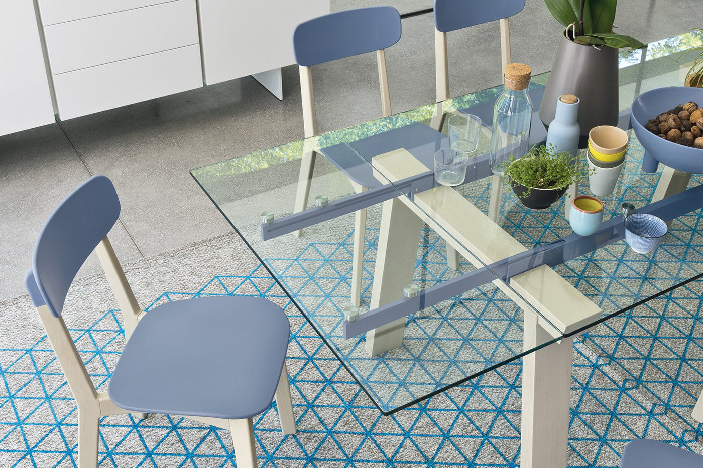 The customizable Levante extendable table made by Calligaris. - Five ...