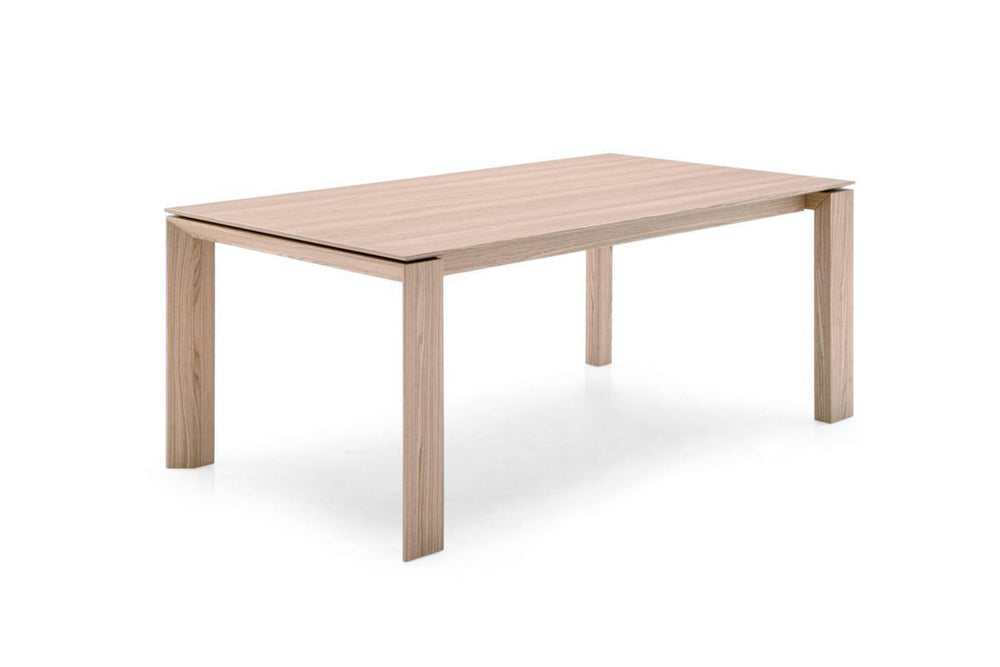 The contemporary Omnia extendable table made by Calligaris - Five ...