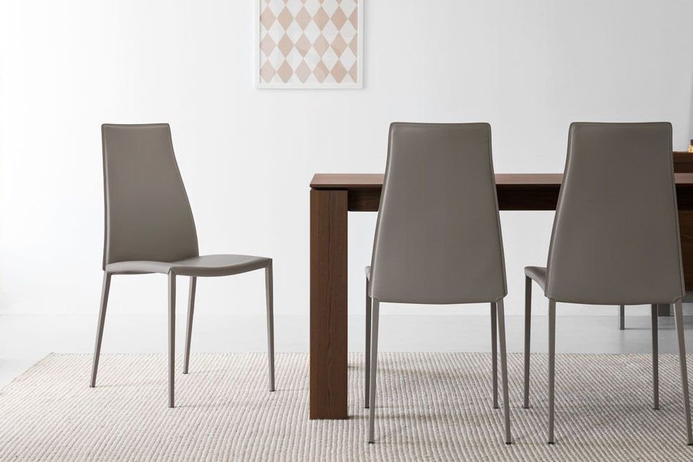 The contemporary Omnia extendable table made by Calligaris - Five ...