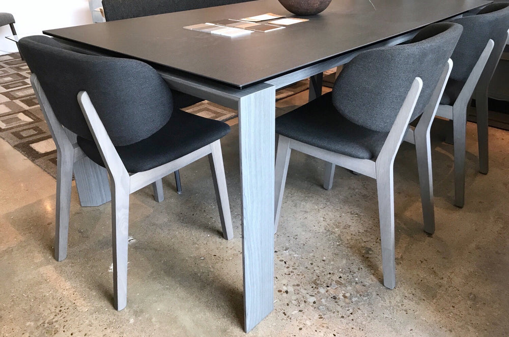 The modern Omnia extendable table made by Calligaris. - Five Elements ...