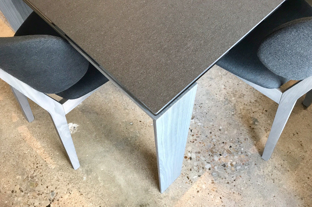 The modern Omnia extendable table made by Calligaris. - Five Elements ...