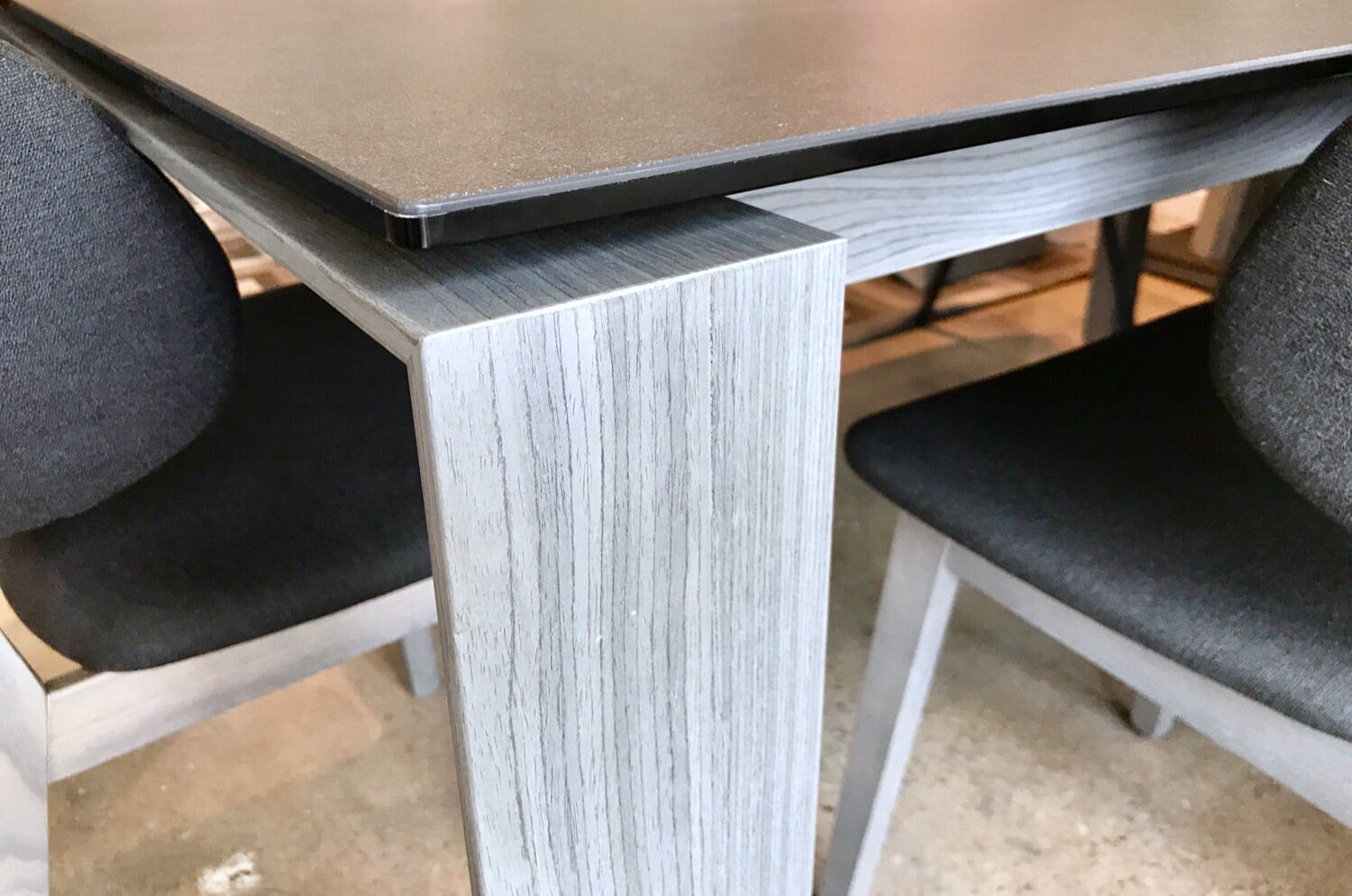 The modern Omnia extendable table made by Calligaris. - Five Elements ...